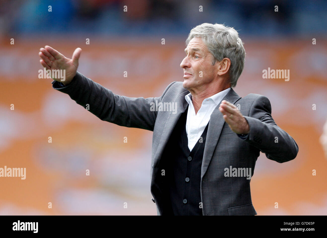 Blackpools manager jose riga instructs his players hi-res stock ...