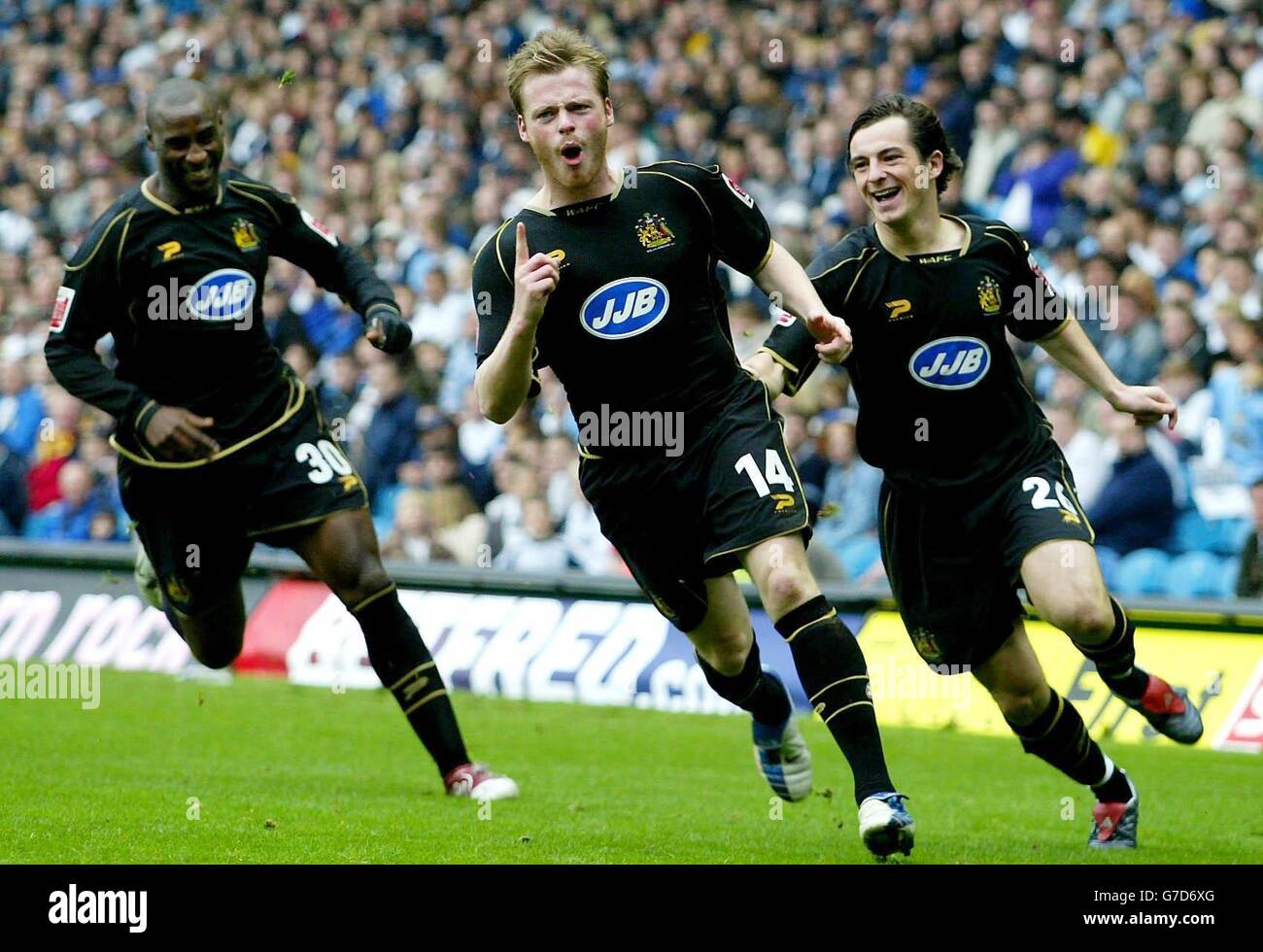 Football celebrating alan mahon hi-res stock photography and images - Alamy