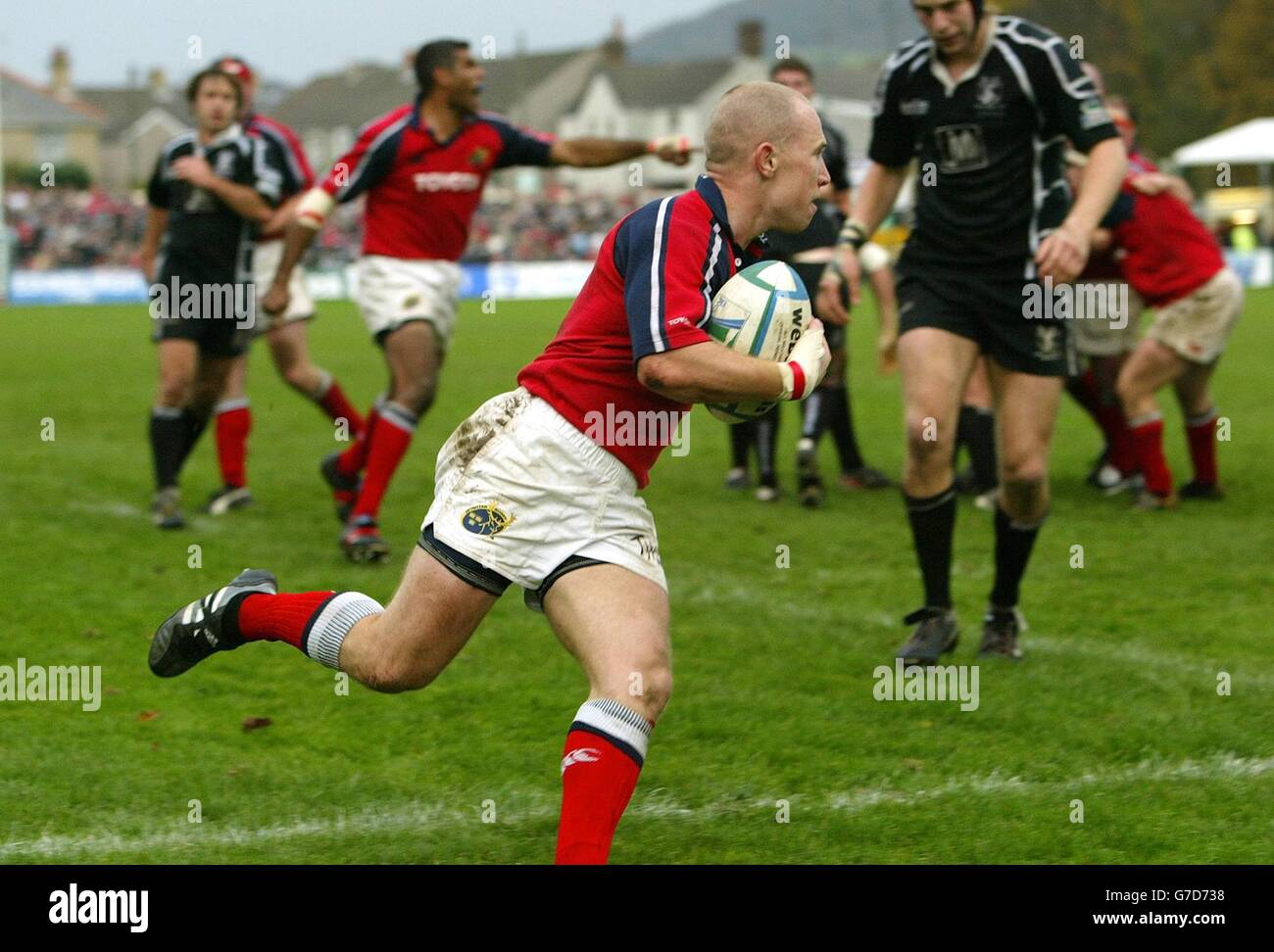 Rugby union action peter stringer hi-res stock photography and images ...