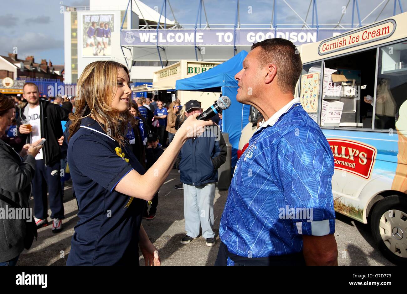 Everton singer Jennifer Jewel talks to fans in the fan zone Stock Photo ...