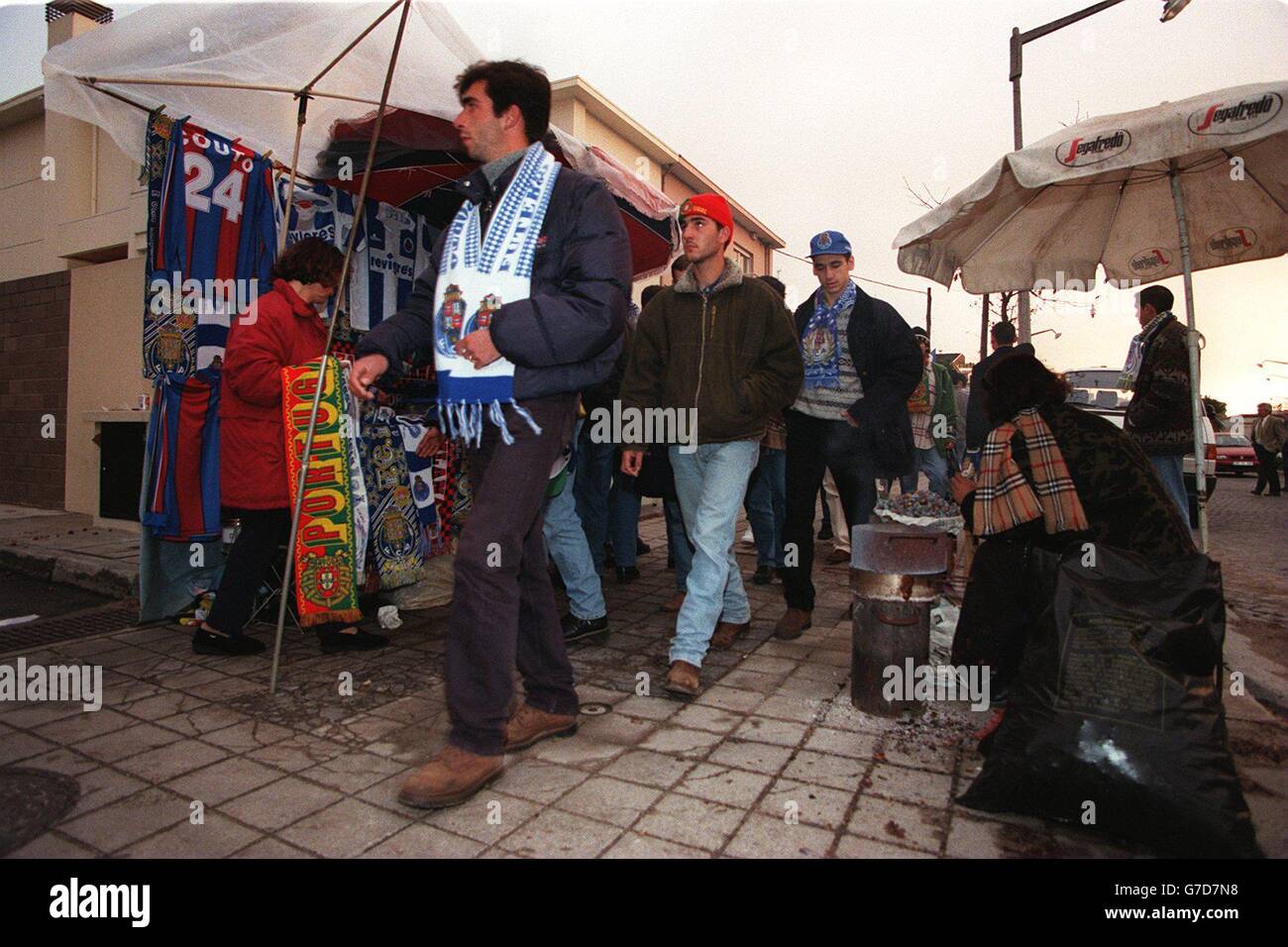 Soccer ... UEFA Champions League ... FC Porto v AC Milan. Fans Printed ...