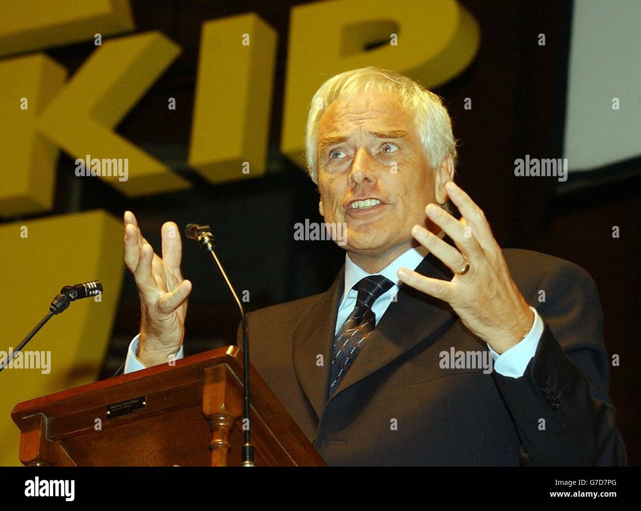 Politics gesturing podium conference celebrity robert kilroy silk hi ...