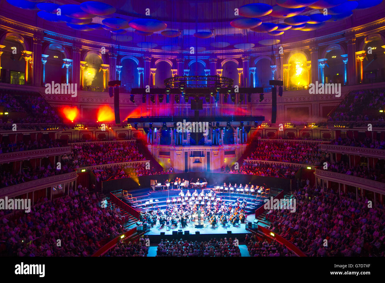 Timothy Henty conducts the Royal Liverpool Philharmonic Orchestra ...