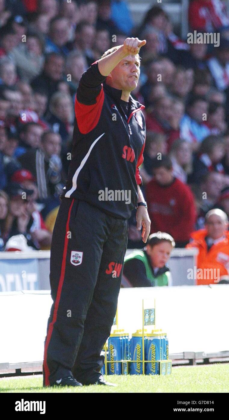 Southampton manager Steve Wigley watches his side face Manchester City ...