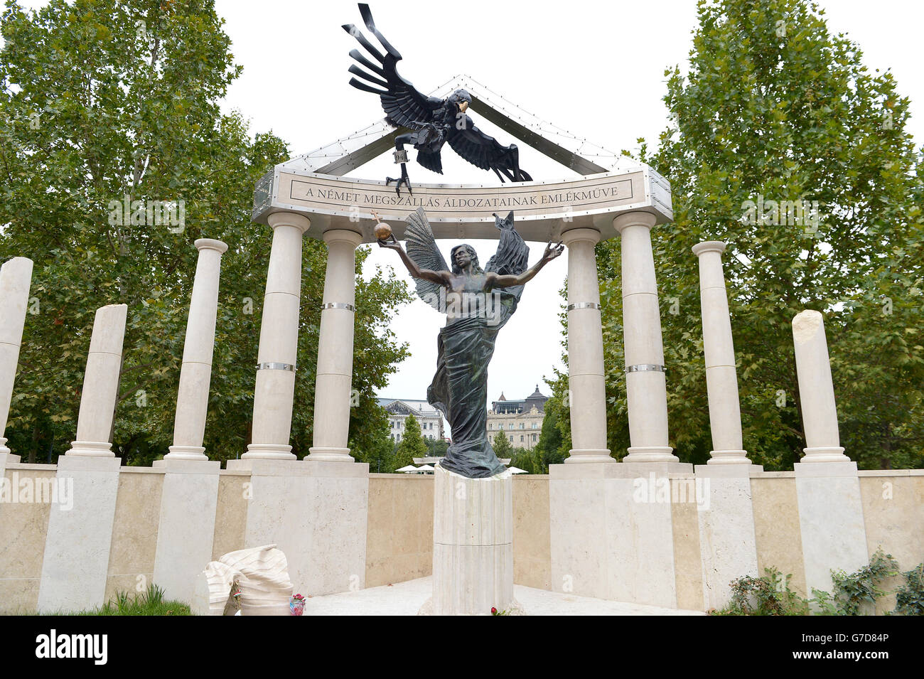 Liberty square szabadsag ter monument in budapest hi-res stock ...