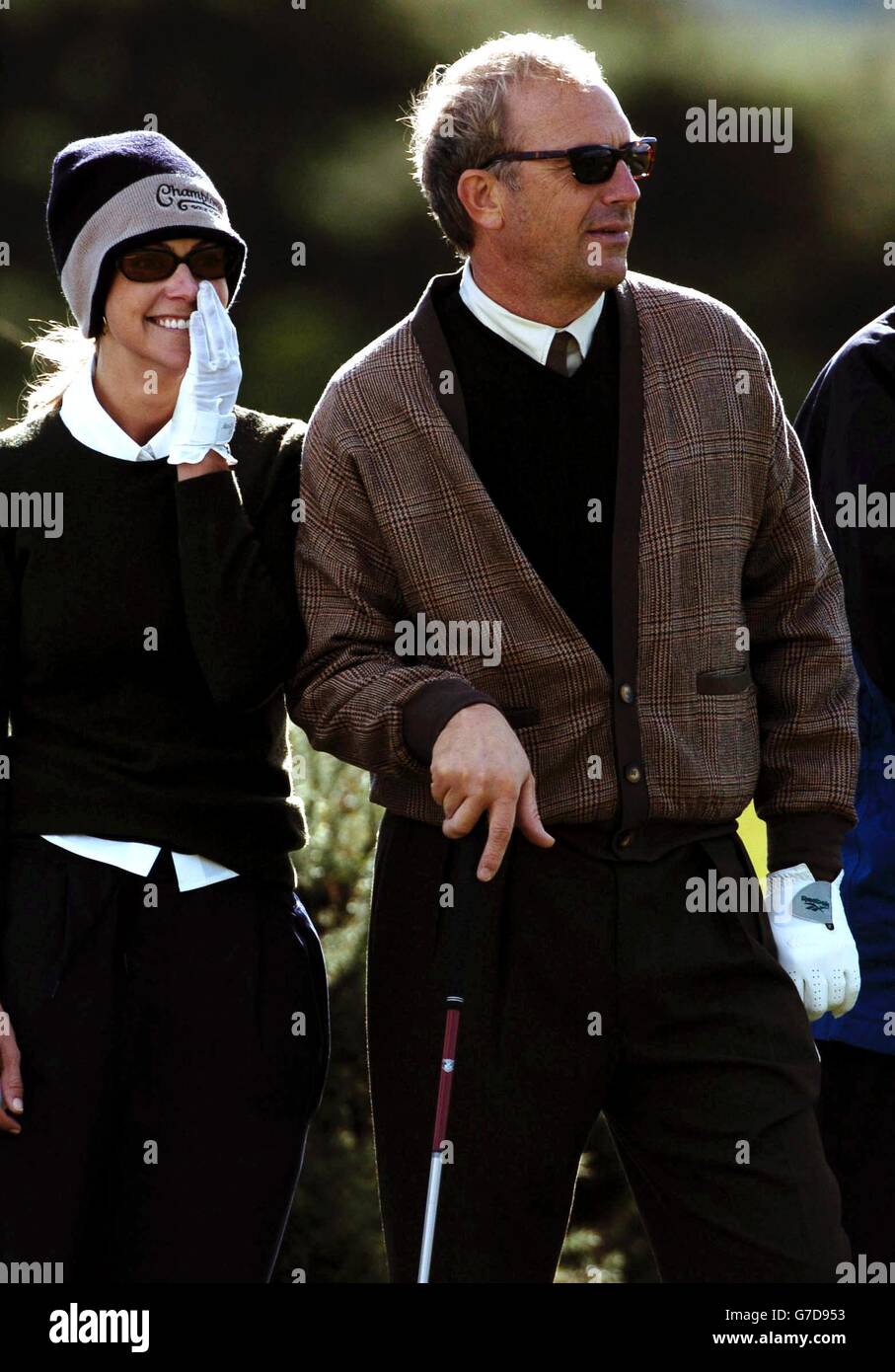 Kevin Costner at St Andrews. Kevin and Christine Costner on the Old ...