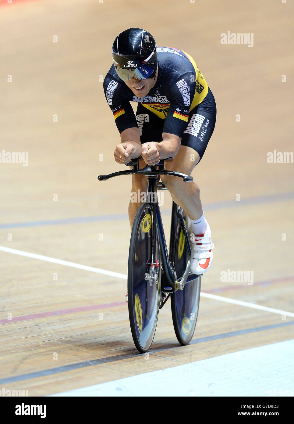 Steven Burke on his way to taking the silver medal in the Mens 4000m ...