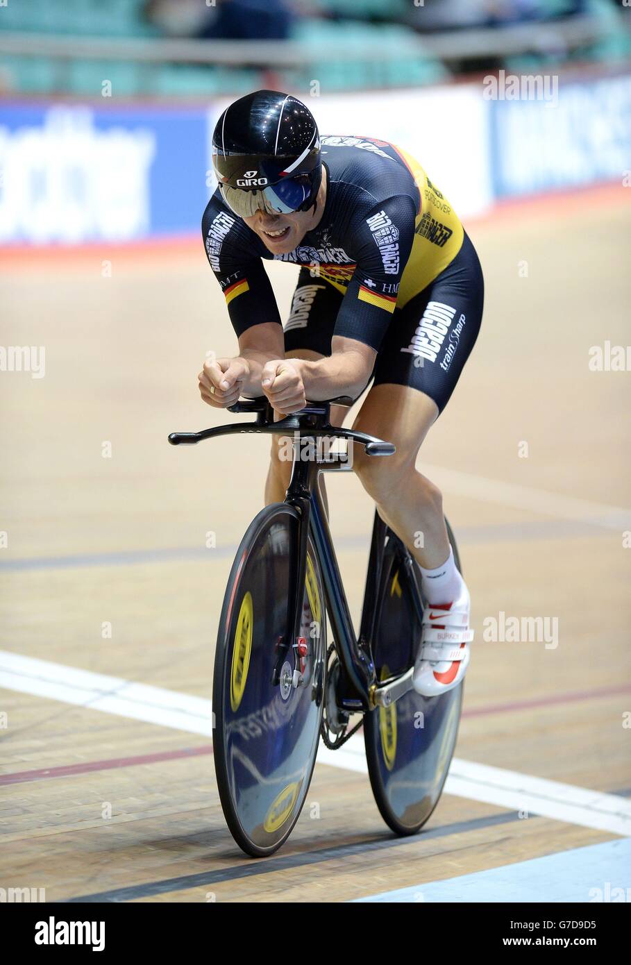 Steven Burke on his way to taking the silver medal in the Mens 4000m ...