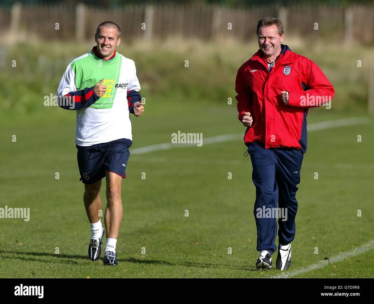Football action running michael owen gary lewin hi-res stock ...