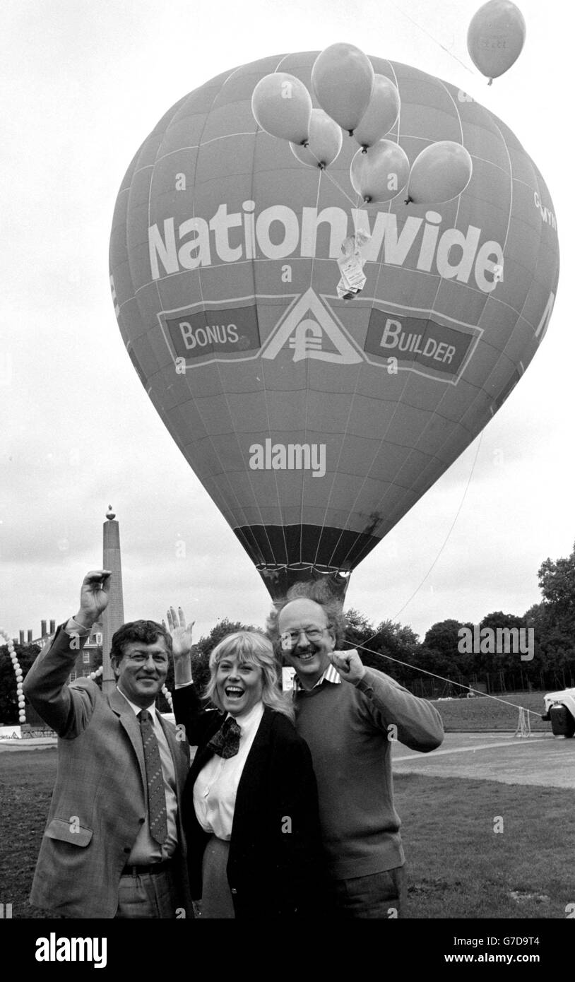 Eastenders star Wendy Richard (centre) with weatherman Bill Giles (left ...