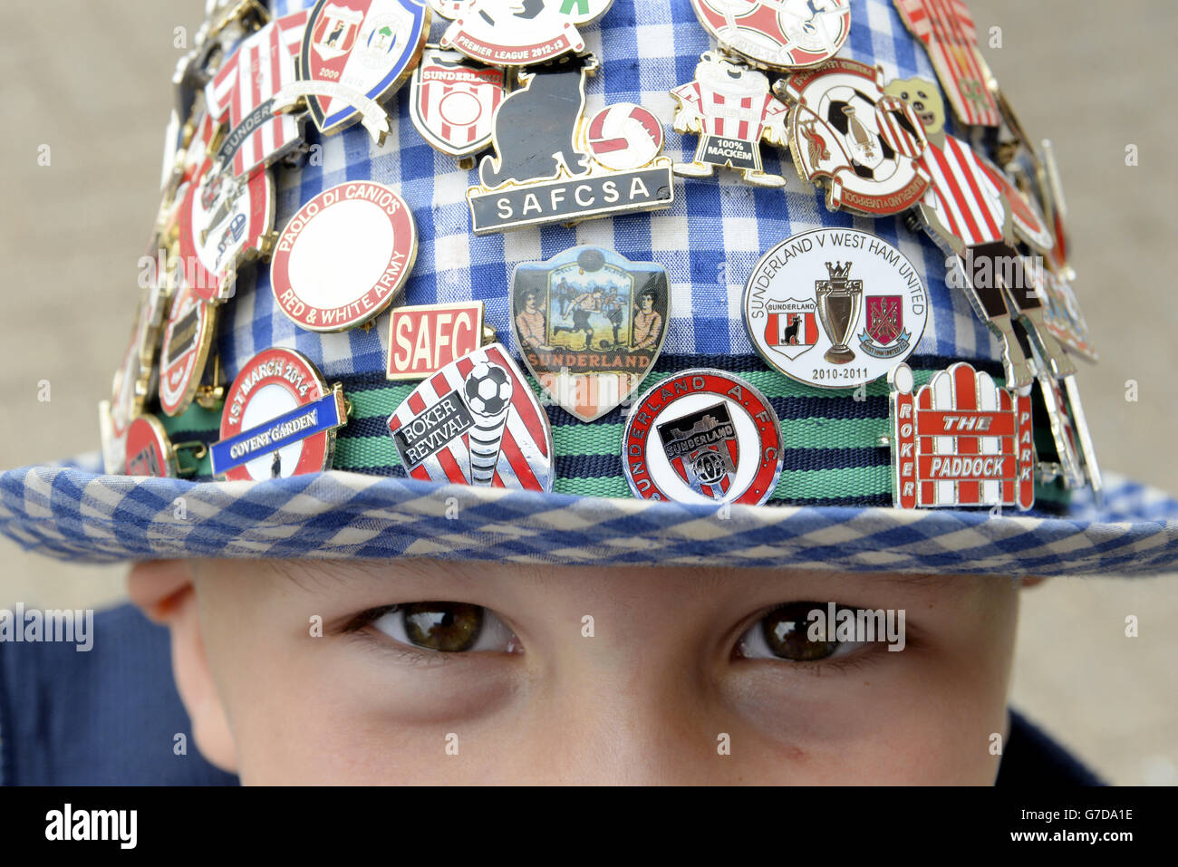 Hat pin badges hi-res stock photography and images - Alamy