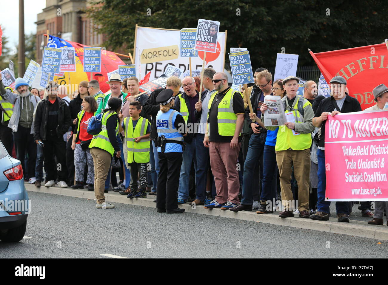 Doncaster racecourse stand hi-res stock photography and images - Alamy