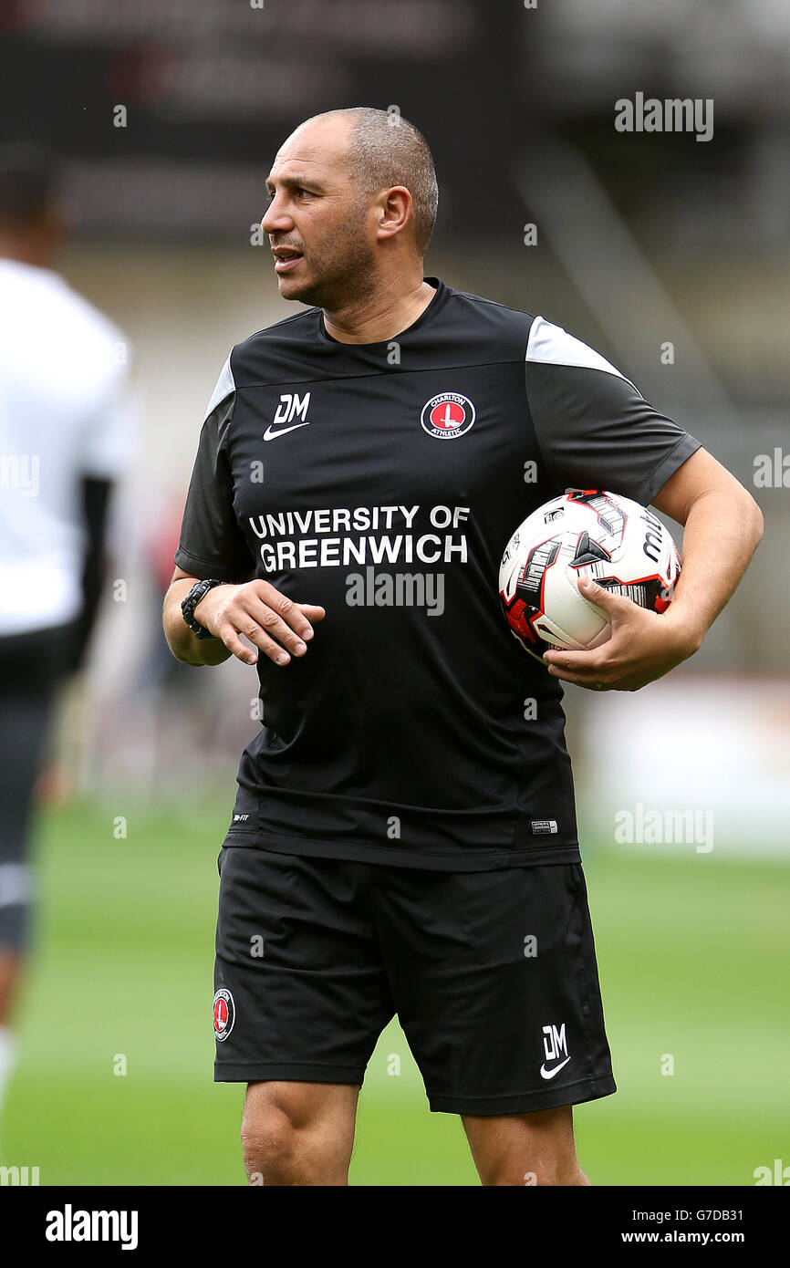 Charlton athletic coach damian matthew hi-res stock photography and ...