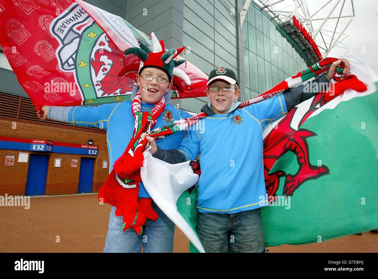 England flag and welsh flag hi-res stock photography and images - Alamy