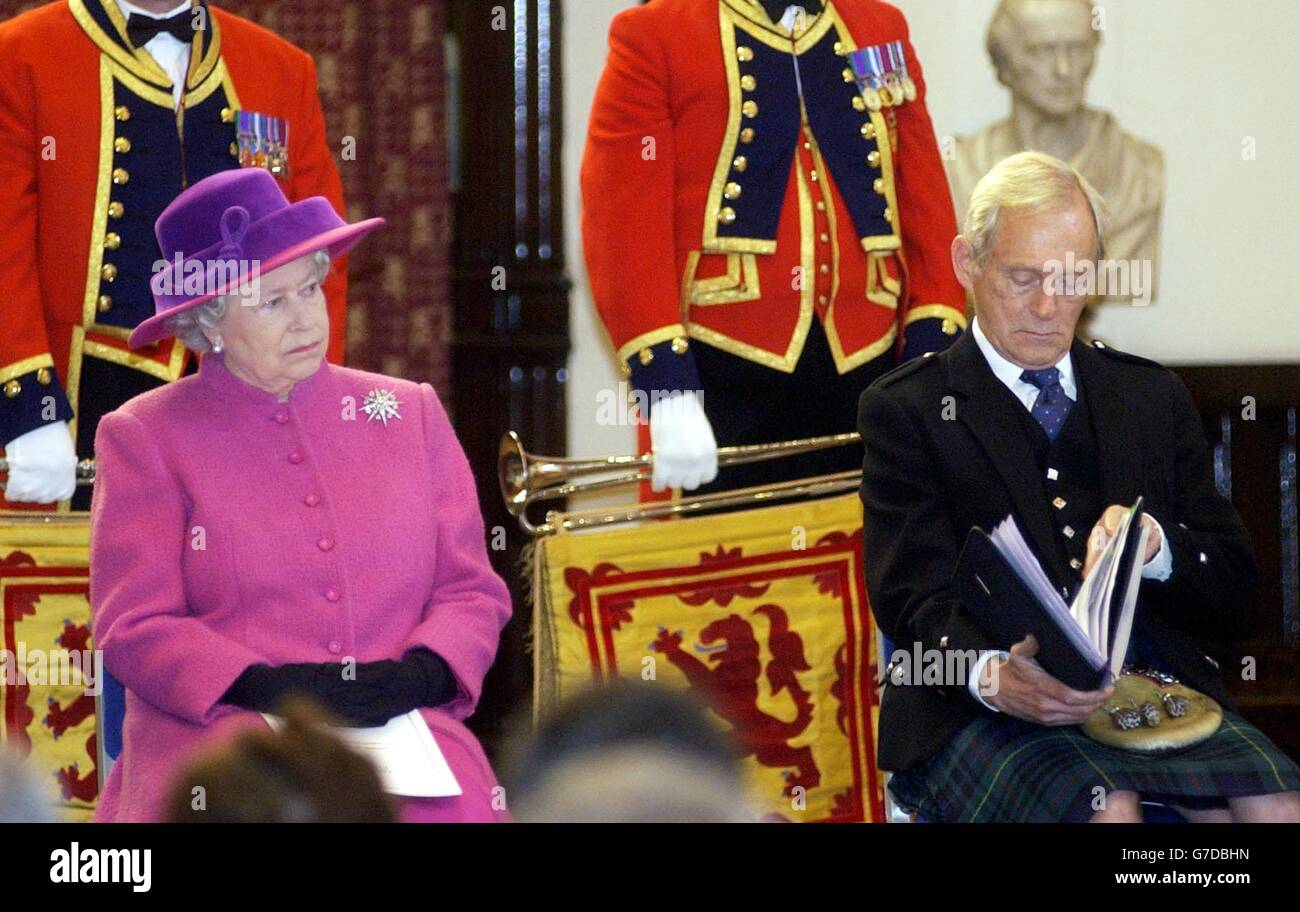 Britain's Queen Elizabeth II and Presiding Officer George Reid at ...