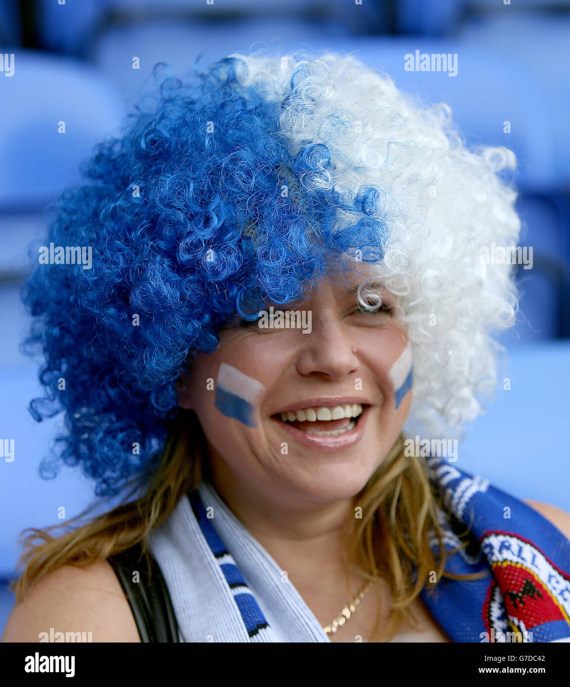 Football fan reading stand hi-res stock photography and images - Alamy