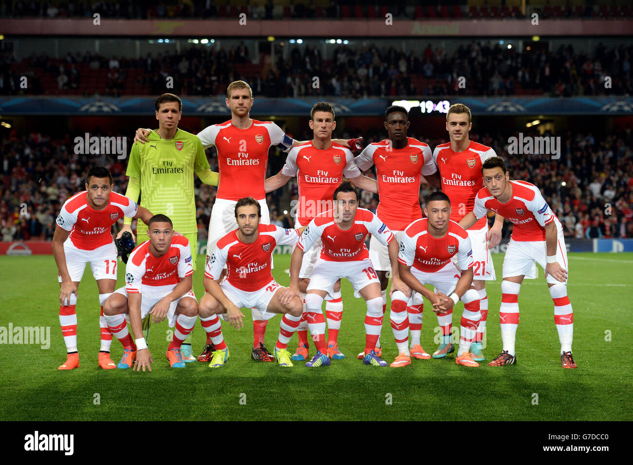 Arsenal line up (front row, left to right) Alexis Sanchez, Kieran Gibbs ...