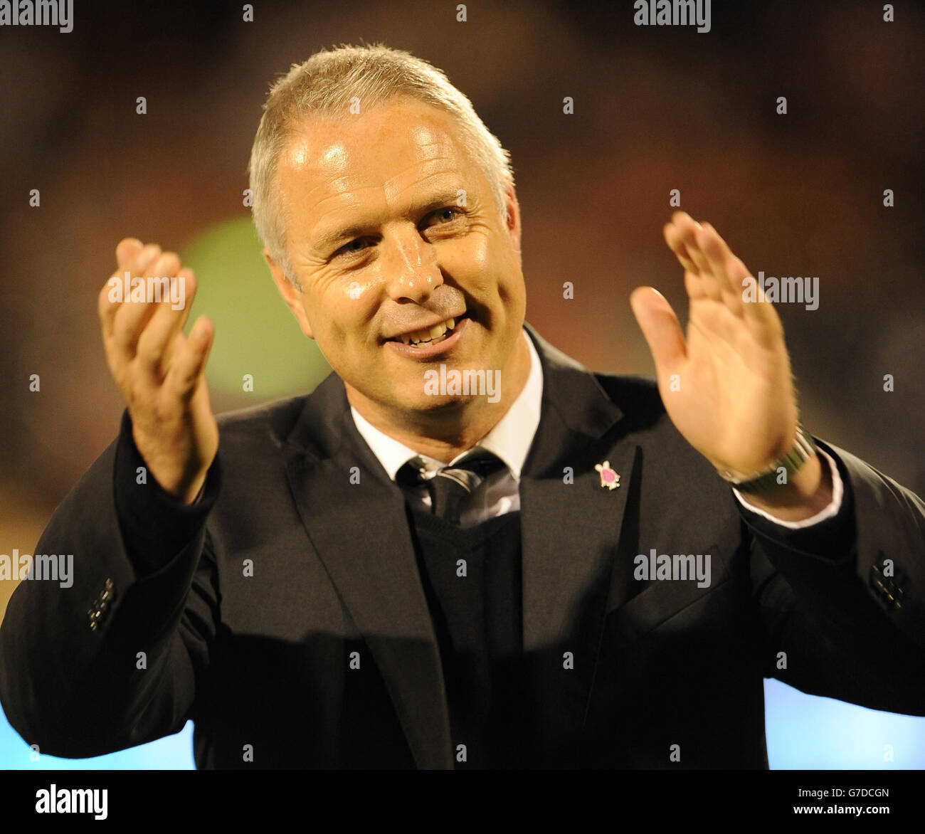 Fulhams kit symons hi-res stock photography and images - Alamy