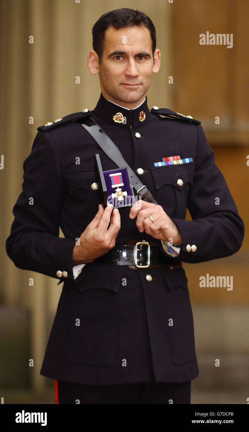 Lieutenant Colonel Jorge Mendonca of the Queen's Lancashire Regiment ...