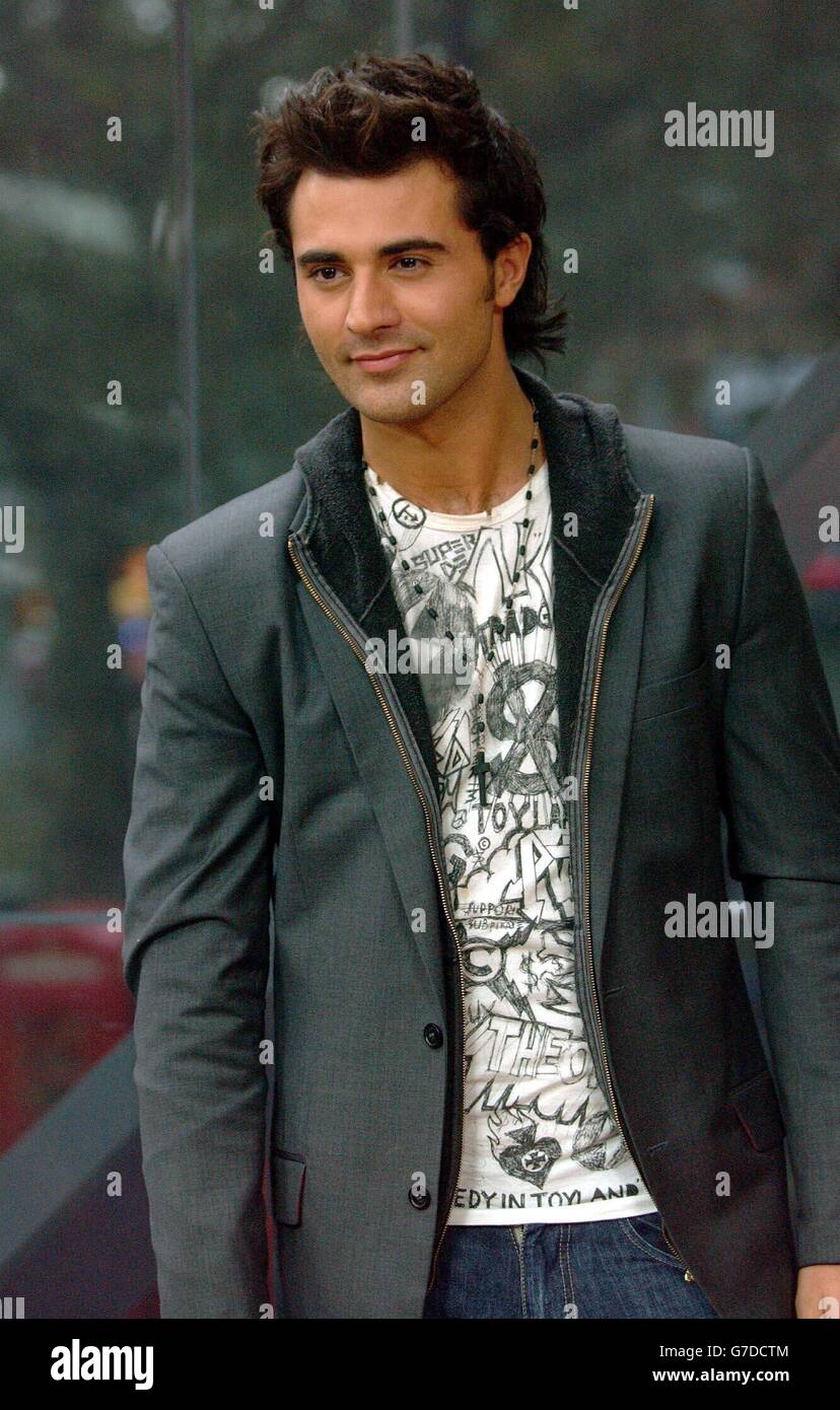 Singer Darius Danesh during his guest appearance on MTV's TRL - Total ...