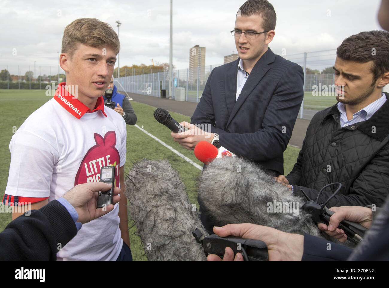 Scotland and Sporting Lisbon player Ryan Gauld helps promote youth ...