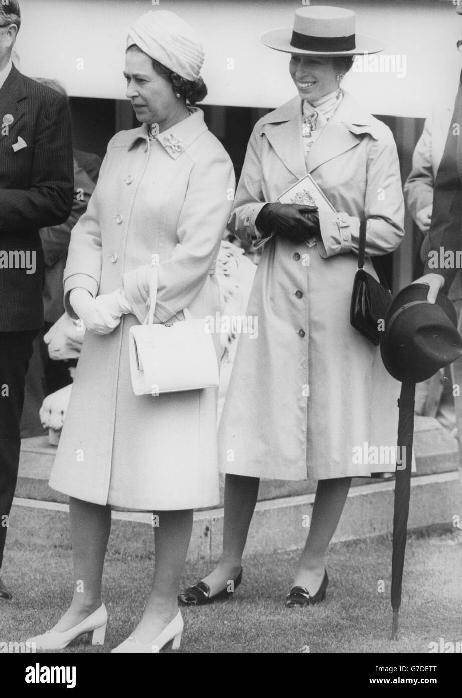 Queen Elizabeth II and Princess Anne make a surprise appearance at ...