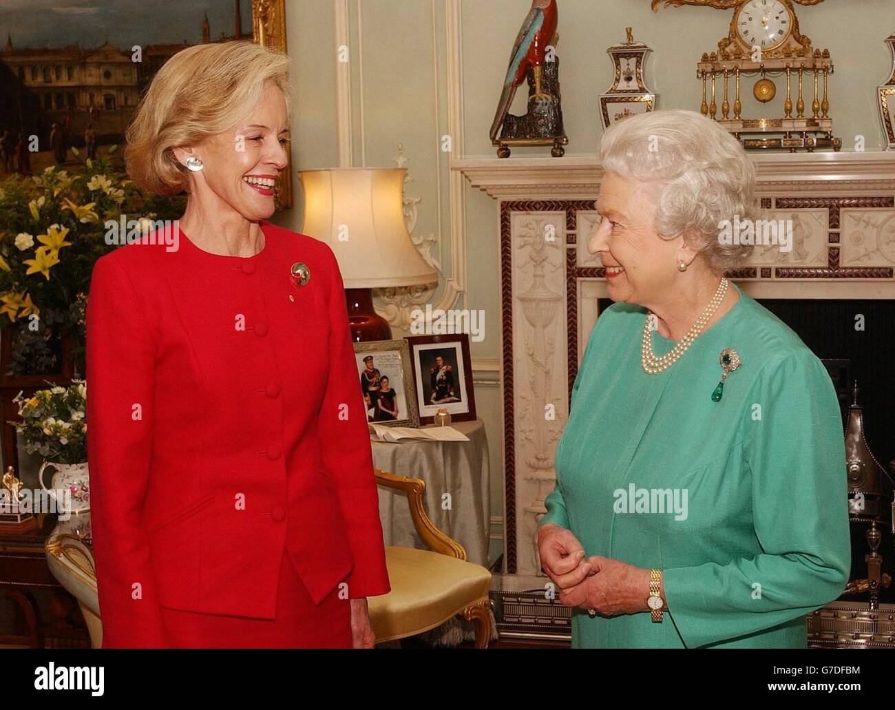 Queen Elizabeth & Quentin Bryce Stock Photo - Alamy