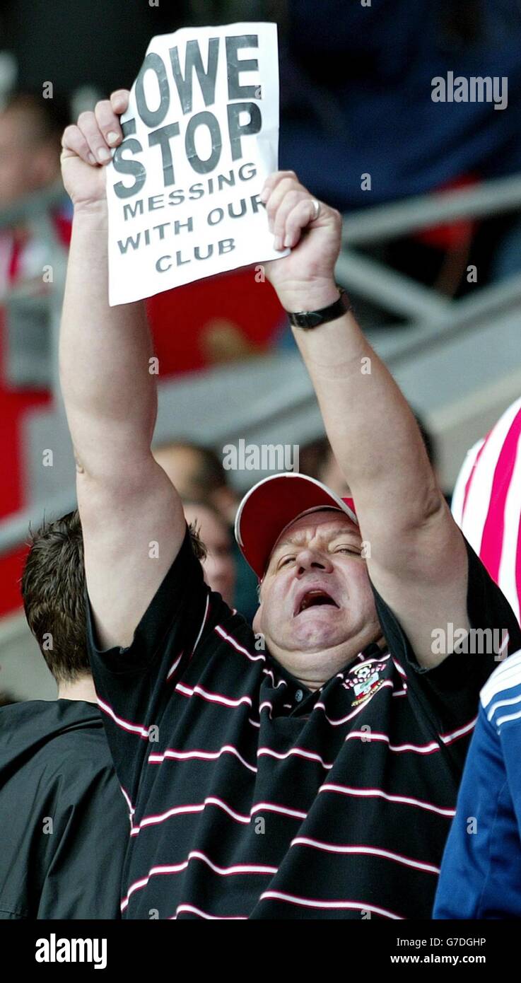 A Saints football fan makes his point against club Chairman Rupert Lowe ...