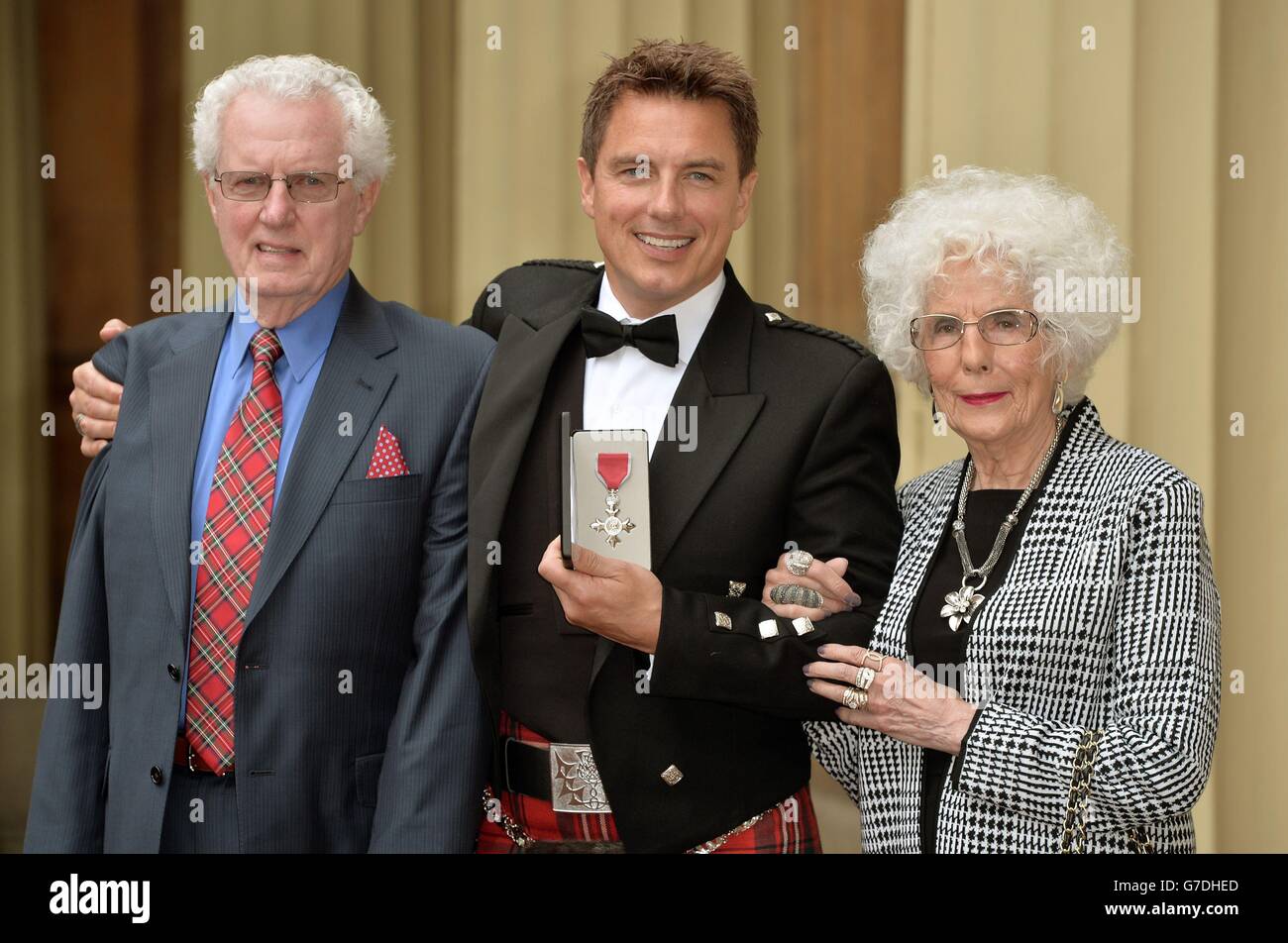John Barrowman (centre) poses with parents John Barrowman (left) and ...