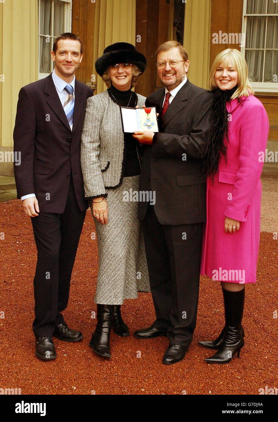 Geoff Elliott, with his wife Lyn, daughter Jo Kedward, and son Nick ...