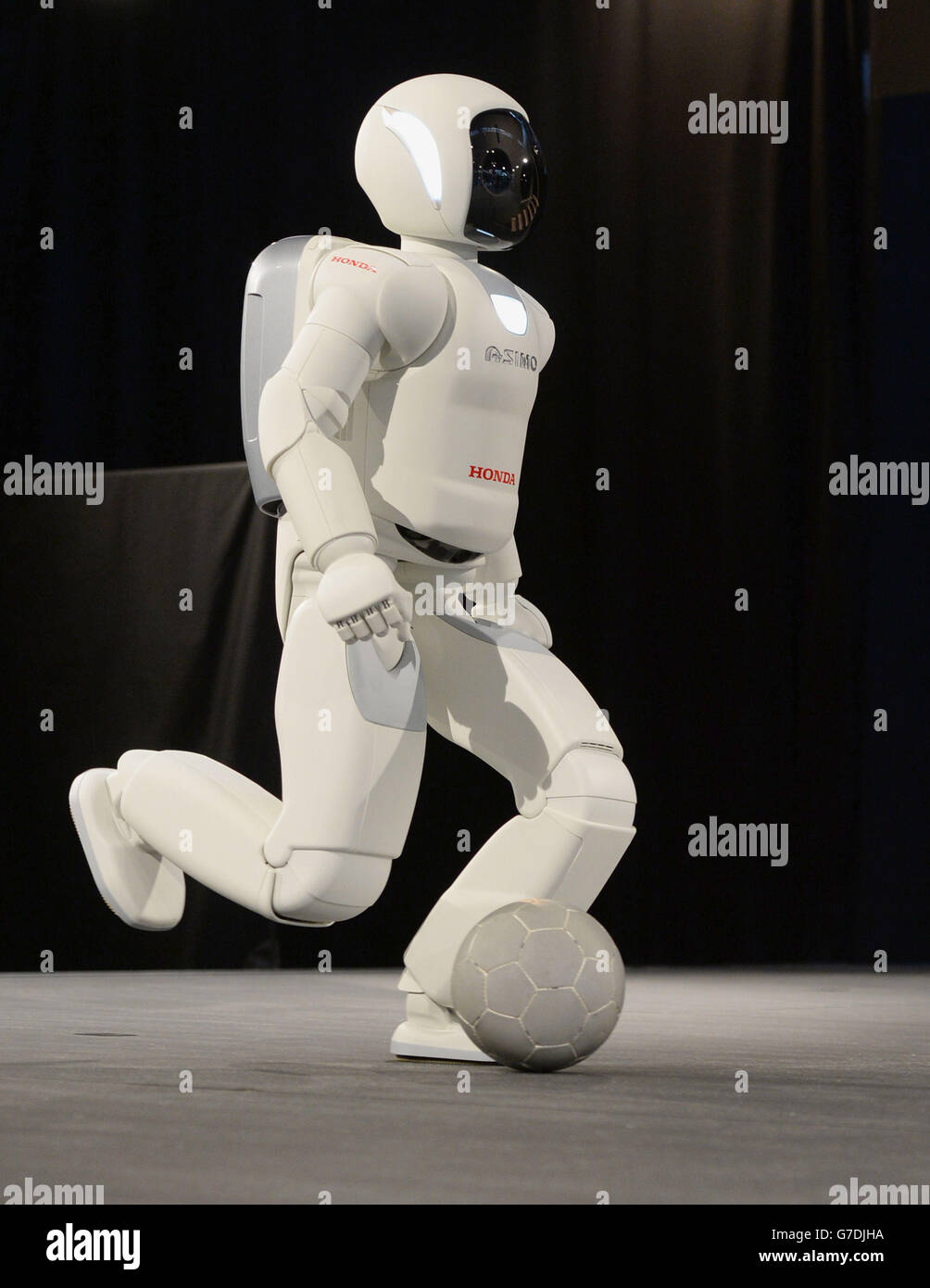 ASIMO (Advanced Step in Innovative MObility) Honda's humanoid robot ...