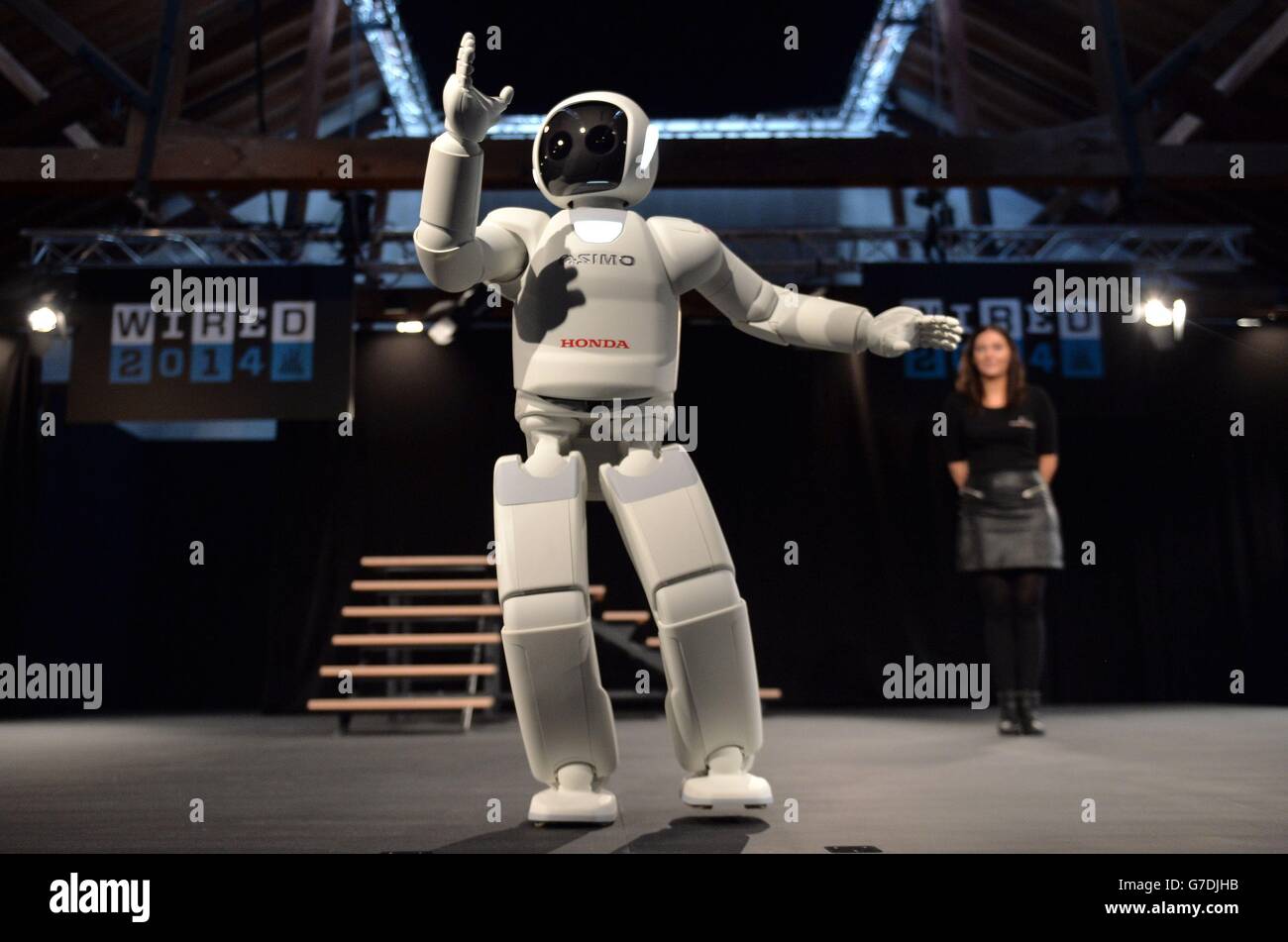 ASIMO (Advanced Step in Innovative MObility) Honda's humanoid robot ...