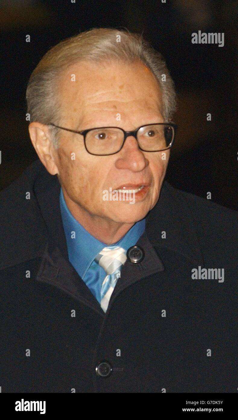 Cnn personality larry king arrives memorial service actor christopher ...