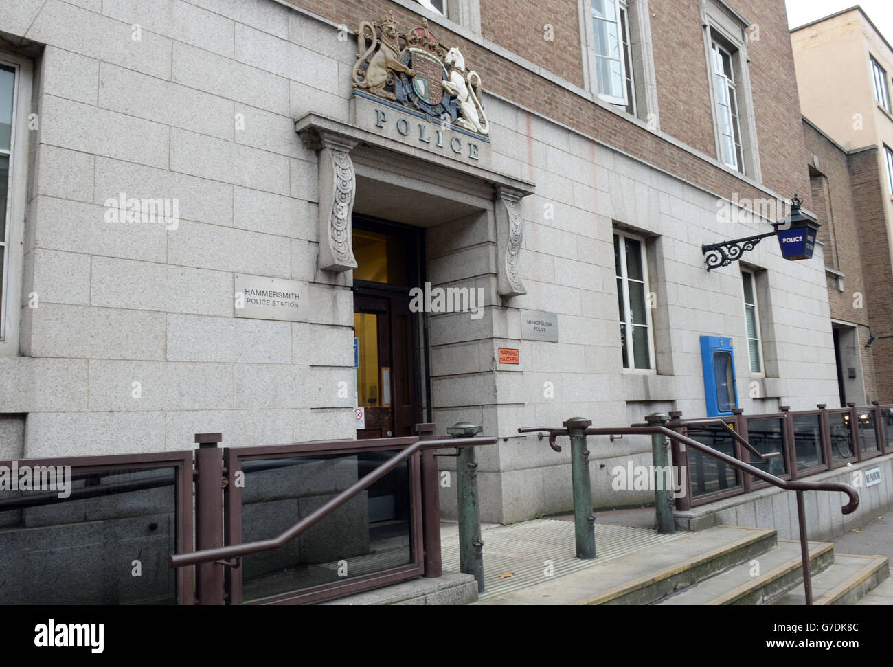 Hammersmith police station stock hi-res stock photography and images ...