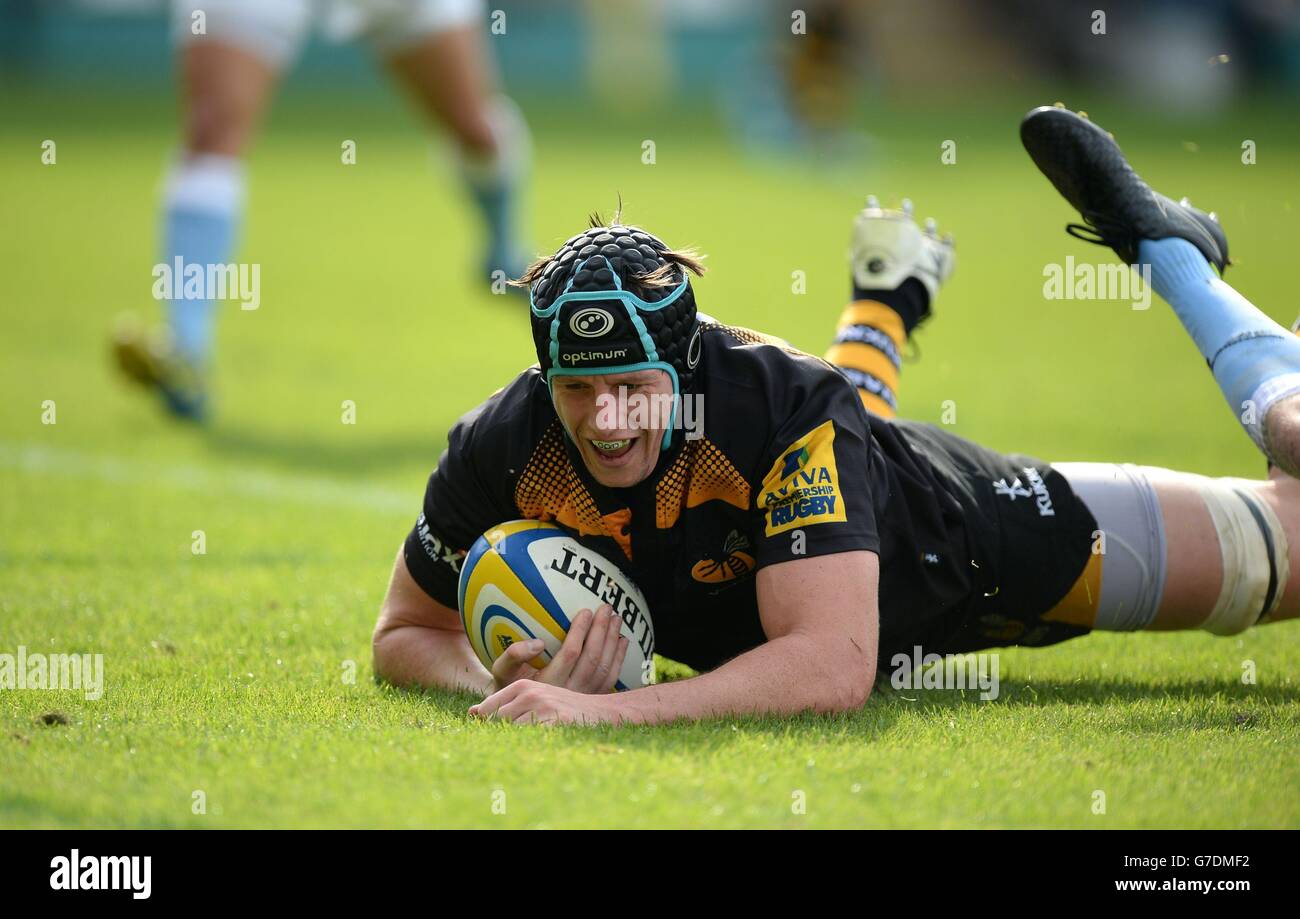 Wasps' James Gaskell runs in to score his side's second try of the game ...