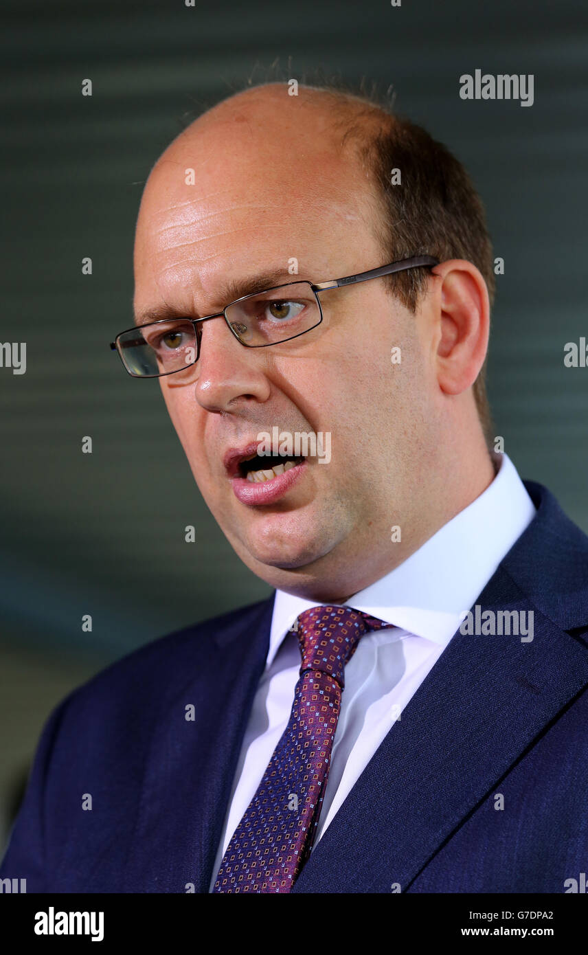 Conservative MP Mark Reckless announces his defection to UKIP during ...