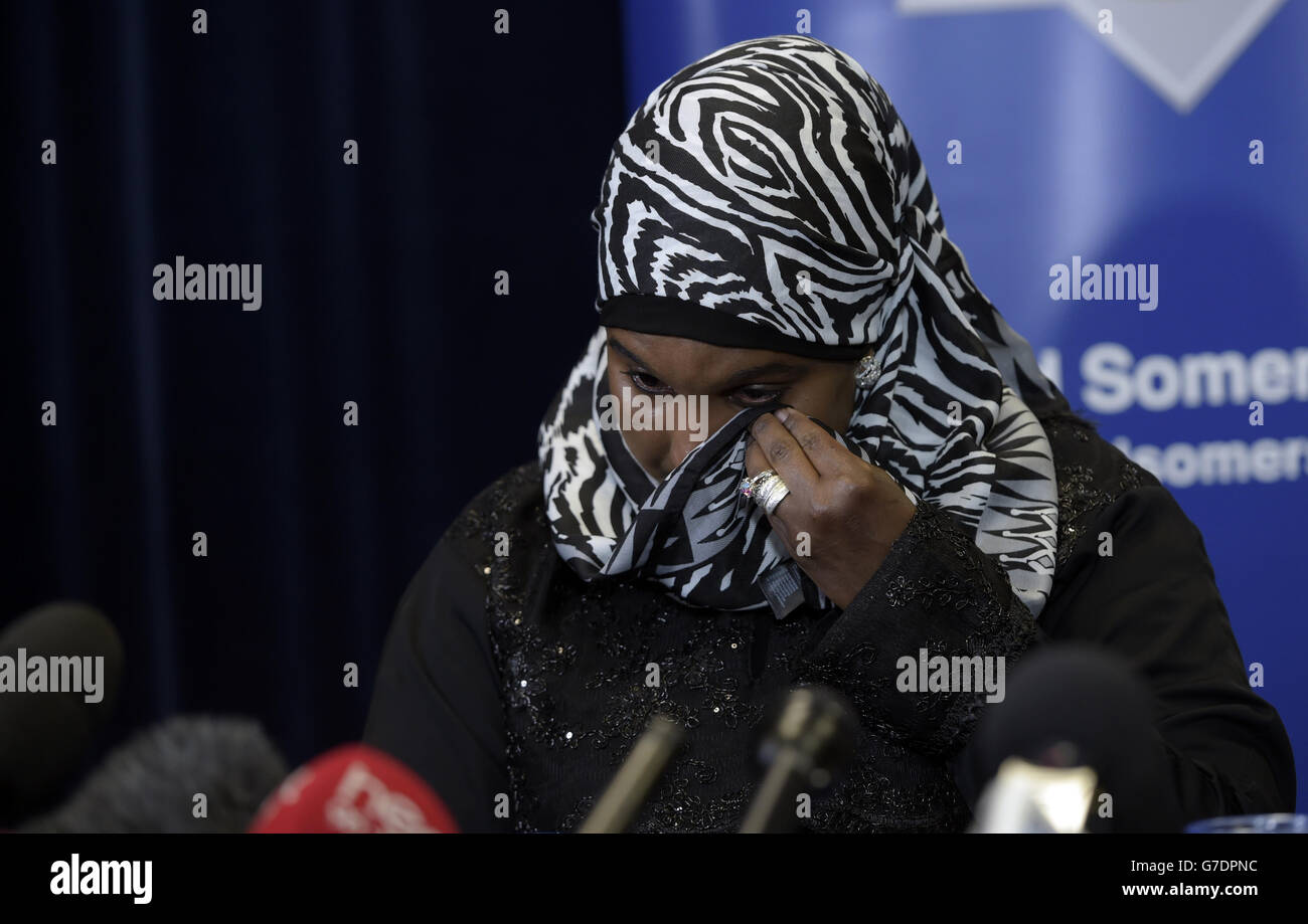 Safiya Hussien, the mother of missing 15-year-old schoolgirl Yusra ...