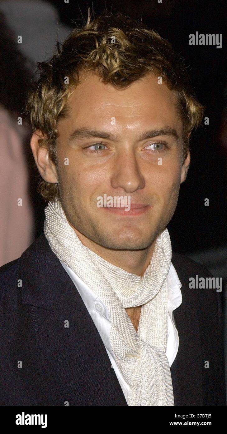 Actor Jude Law arrives for the film premiere of his new film 'Alfie' at ...