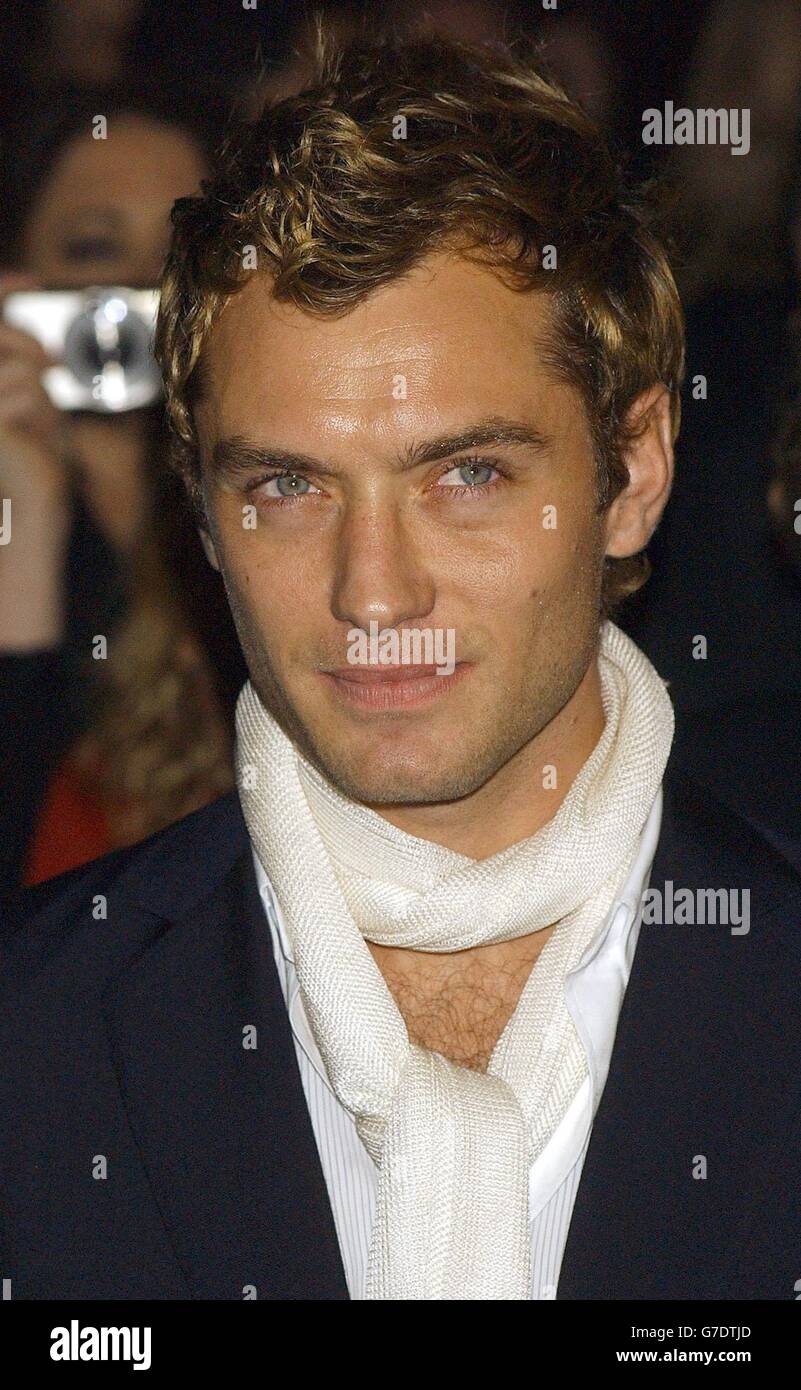 Actor Jude Law arrives for the film premiere of his new film 'Alfie' at ...