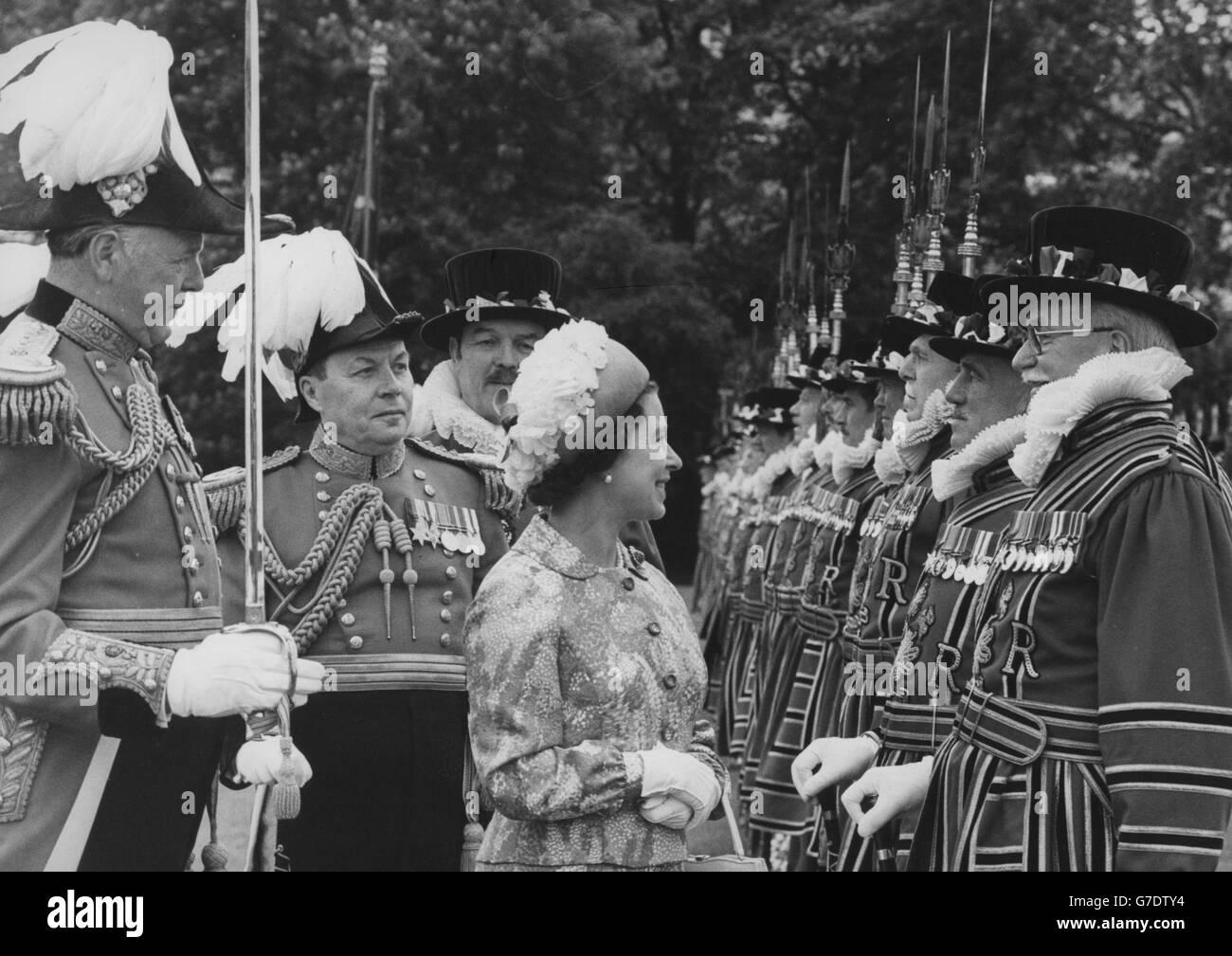 Royalty - Queen Elizabeth II - Buckingham Palace, London Stock Photo ...
