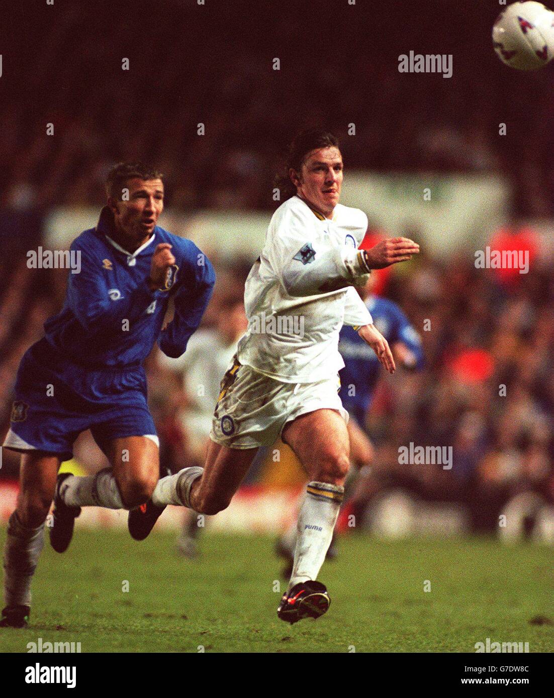 Chelsea both run ball hi-res stock photography and images - Alamy