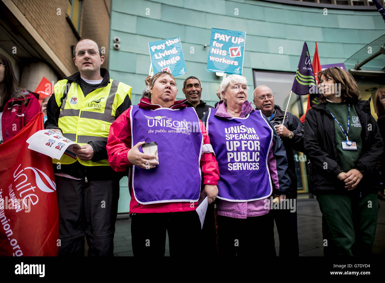 Nhs strike pay rise hi-res stock photography and images - Alamy