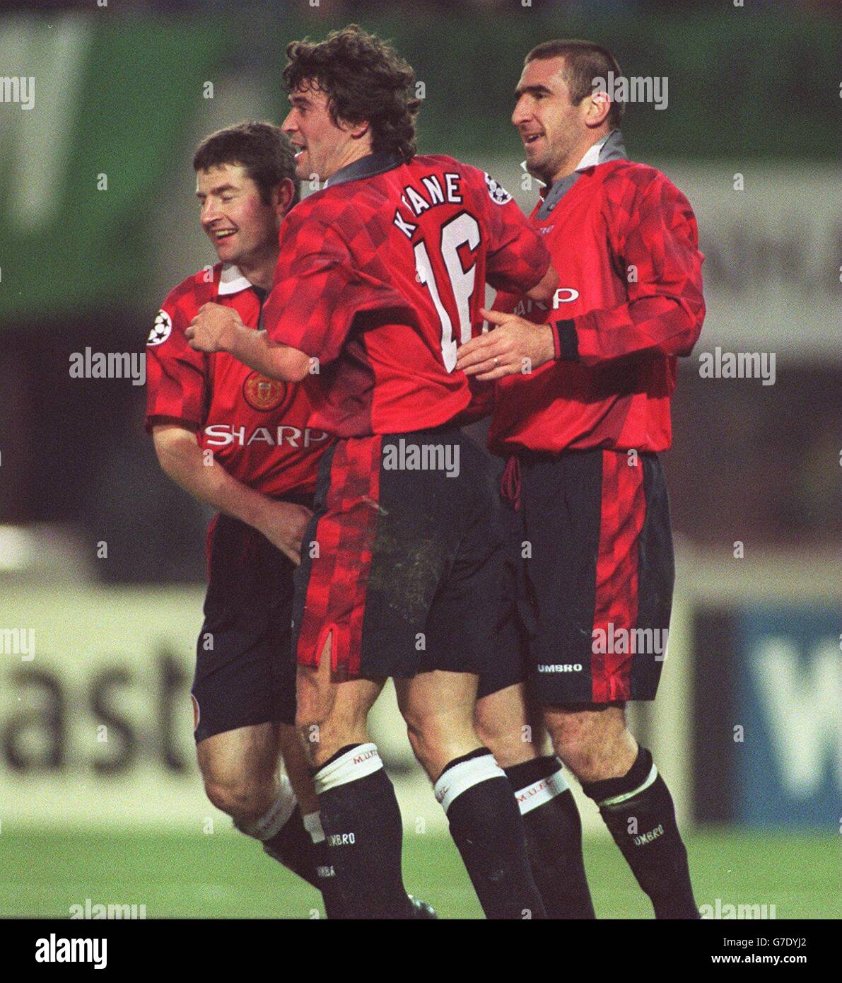 Roy keane celebrate eric cantona hi-res stock photography and images ...
