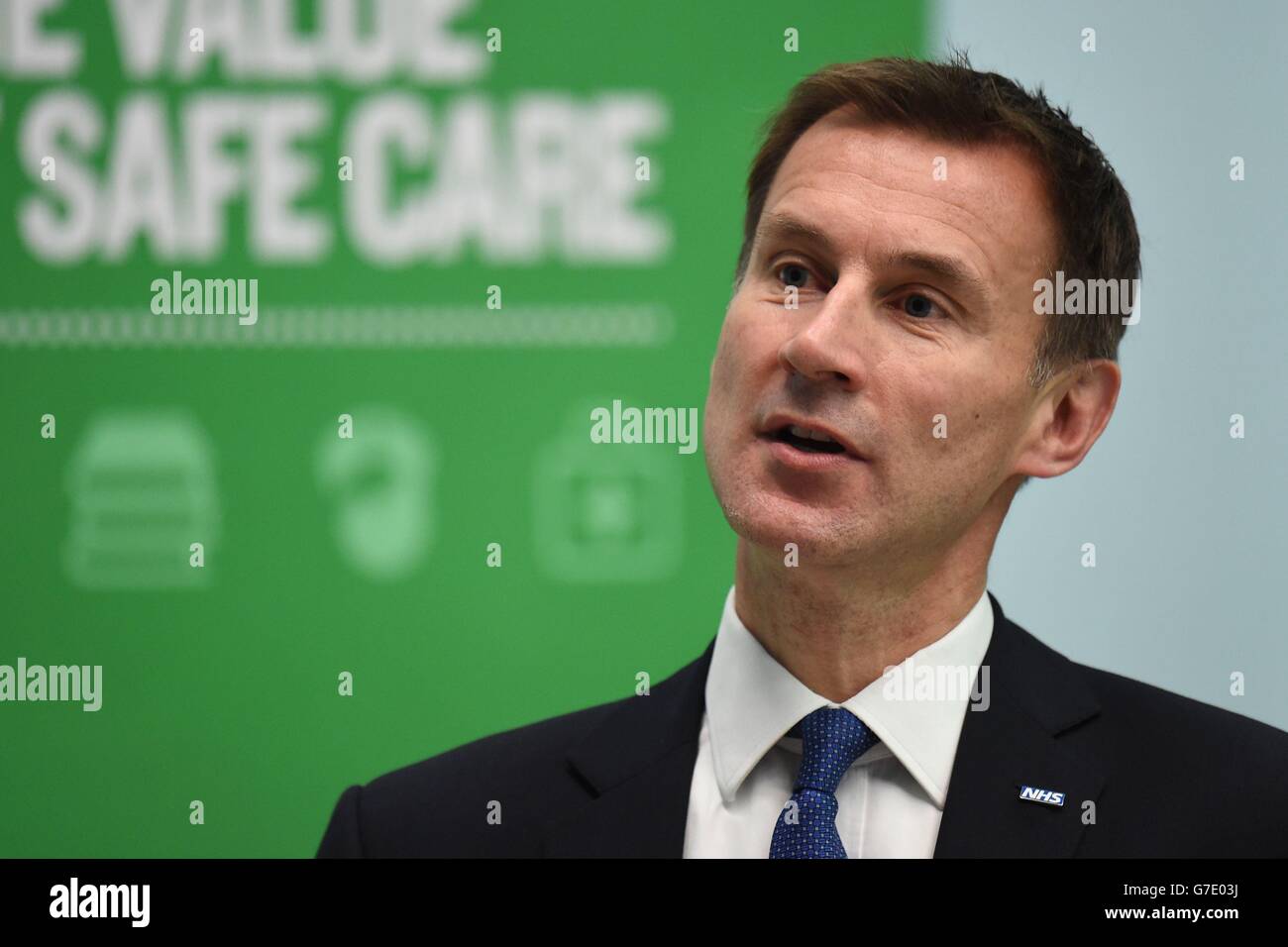 Jeremy hunt visits birmingham childrens hospital hi-res stock ...