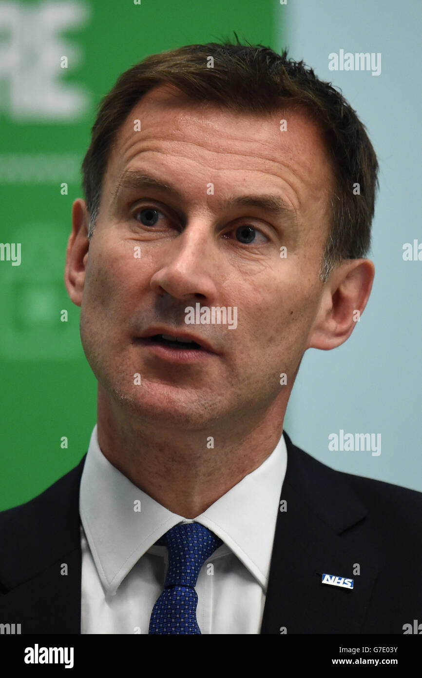 Jeremy hunt visits birmingham childrens hospital hi-res stock ...