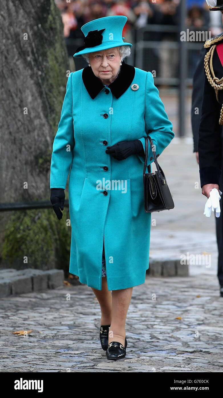 Queen Elizabeth II arrives for her visit to the crypt of Thomas Moore ...