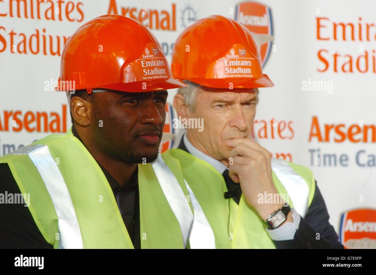 Arsenal emirates stadium construction hi-res stock photography and ...