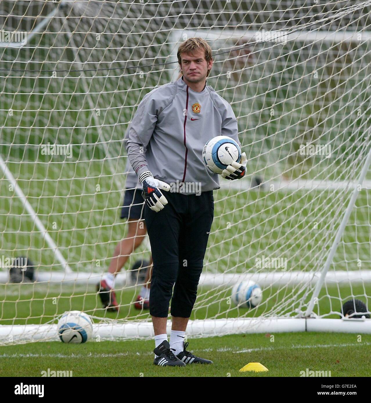 Manchester Uniteds goalkeeper Roy Carroll, during a training session at ...