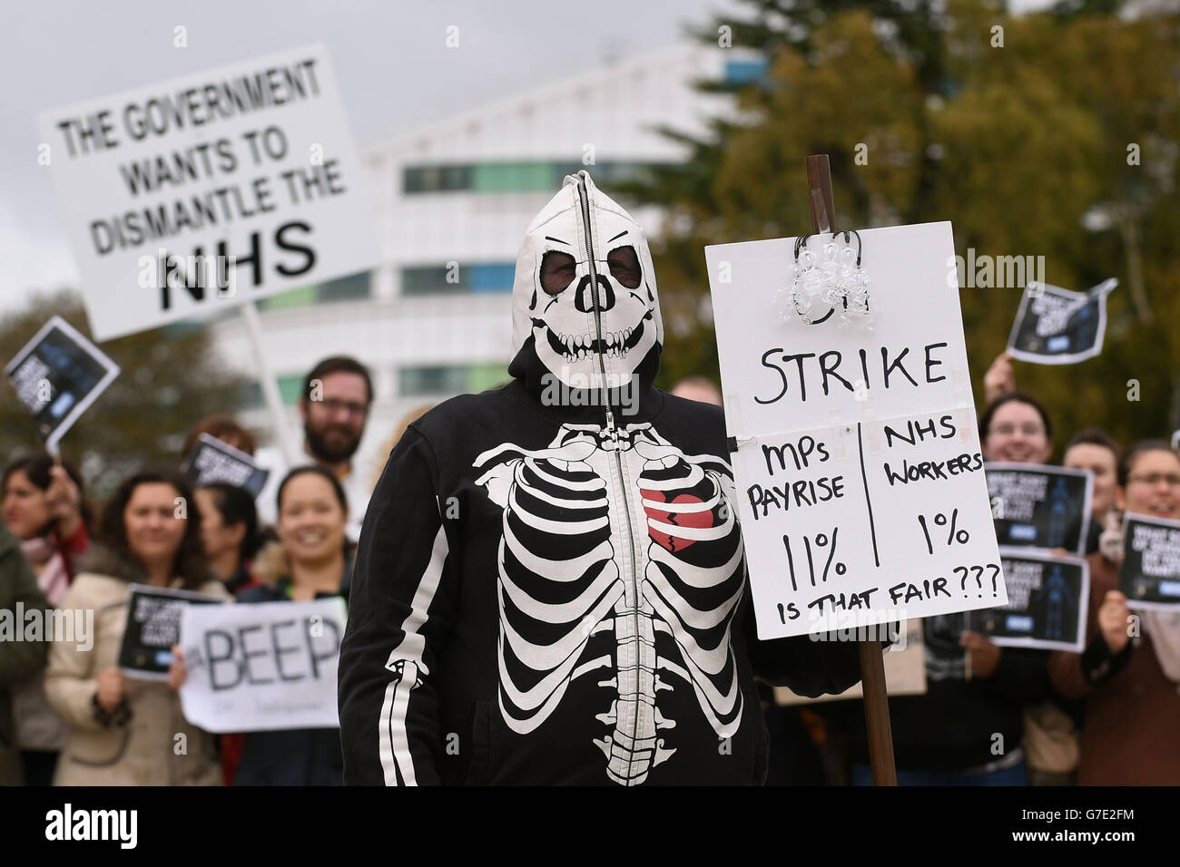Elizabeth line strike hi-res stock photography and images - Alamy