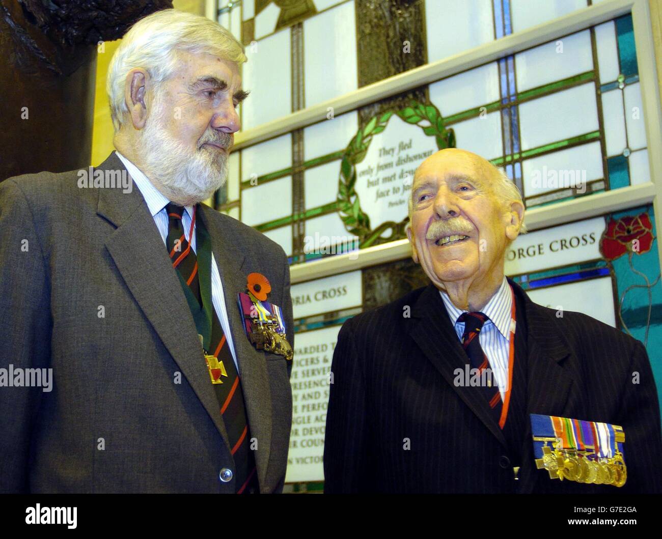 William speakman pitts vc left and col stuart archer gc hi-res stock ...